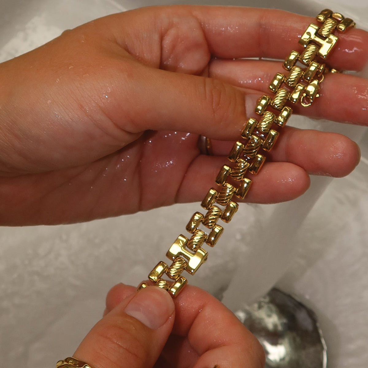 How to Clean Tarnished Gold Plated Jewellery at Home – Elk & Bloom