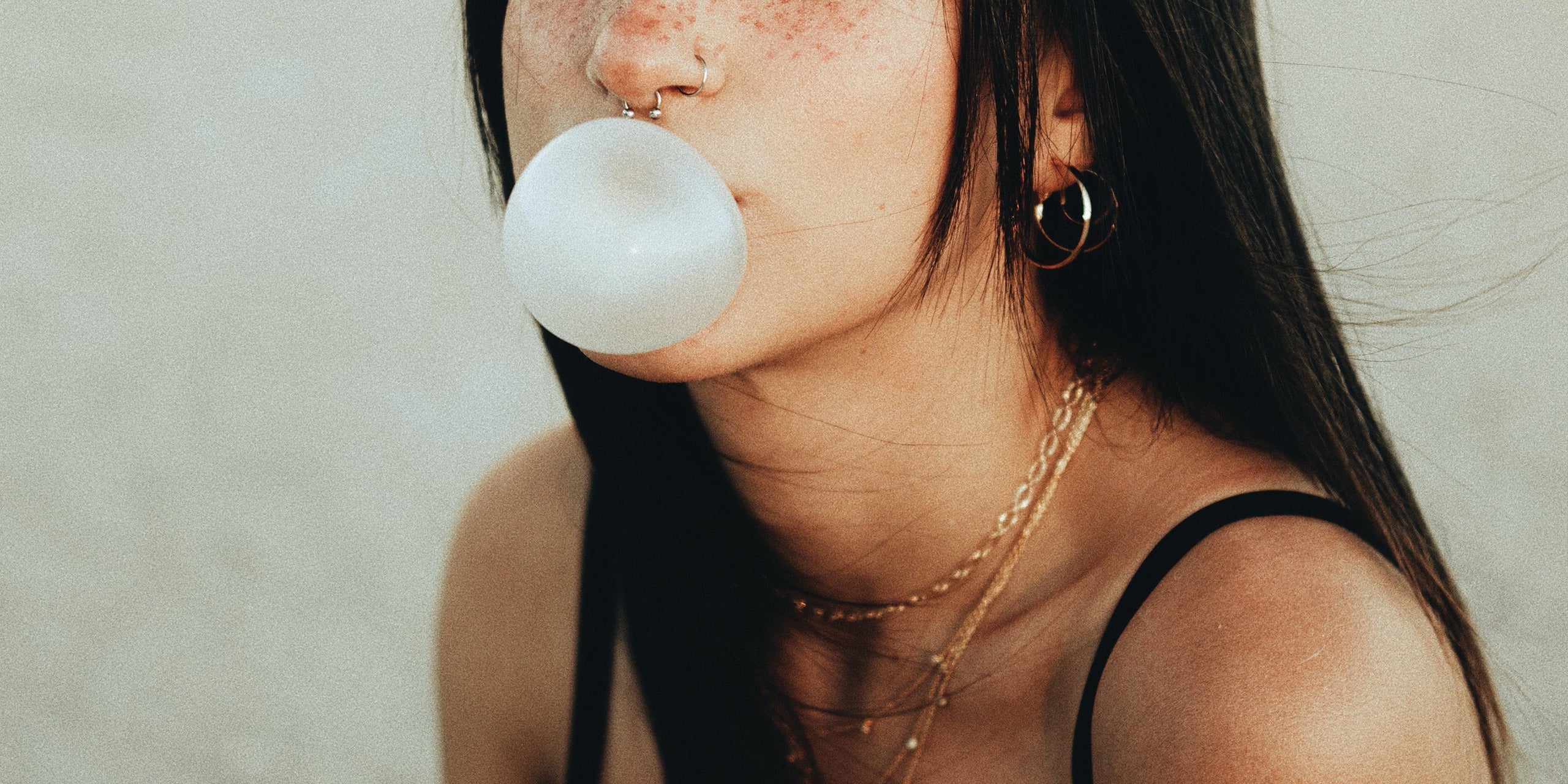 How to store necklaces without tangling and how to pack jewellery for ...